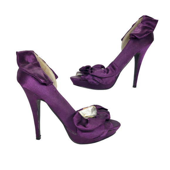 Shi by JOURNEYS | Shoes | Shi By Journeys Heels 6 Purple Ruffle Rosette ...
